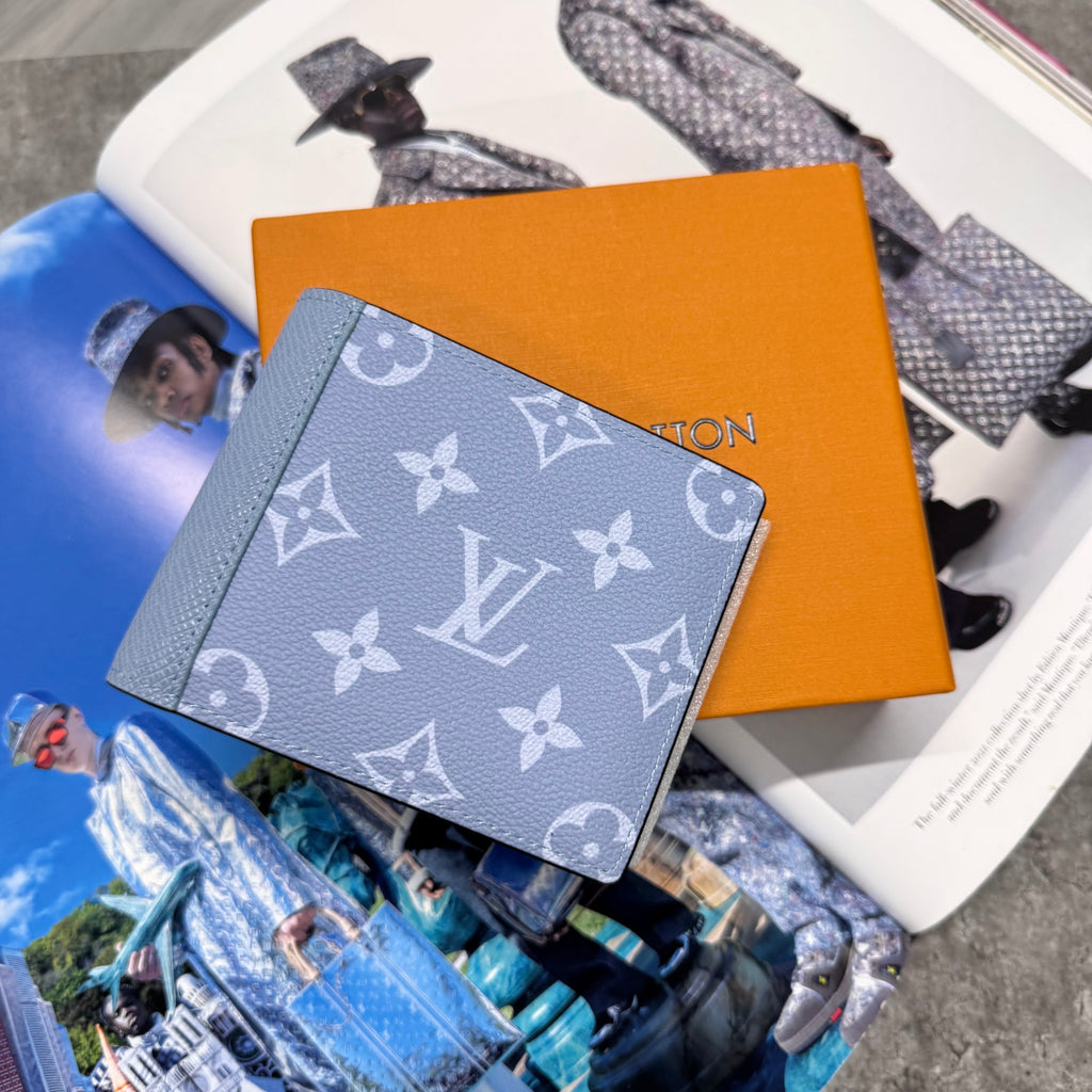 LVE MONOGRAM WALLET - SKY BLUE